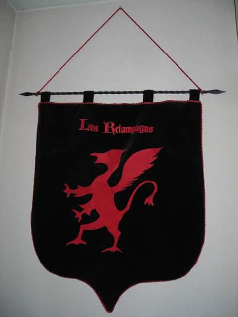 ESCUDO DE LOS RELAMPAGOS – Pioneros MADRILEÑOS DEL POP